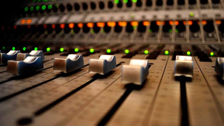 Colunas de som: Como funcionam e tipos de colunas de som ...